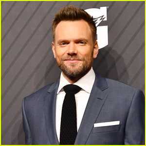 Joel McHale Is Hosting a New Unscripted Netflix Series! | Joel McHale ...