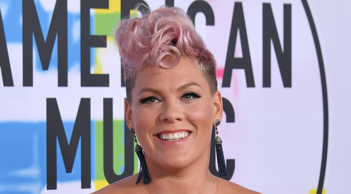 Pink Singing National Anthem at Super Bowl 2018! | 2018 Super Bowl ...