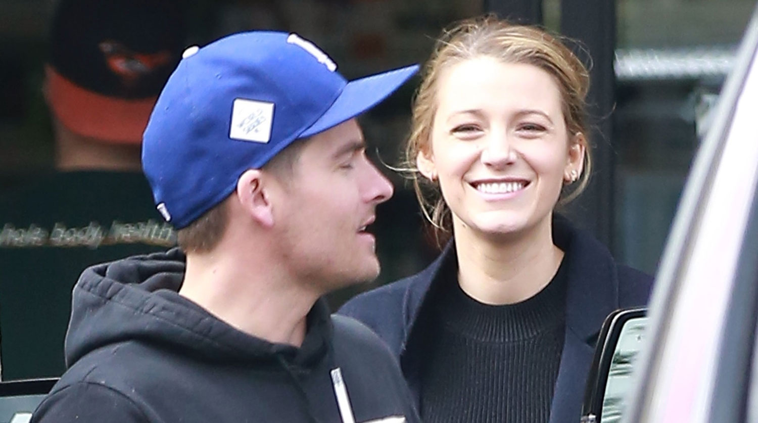 Blake Lively is All Smiles While Grabbing Healthy Lunch in LA | Blake ...