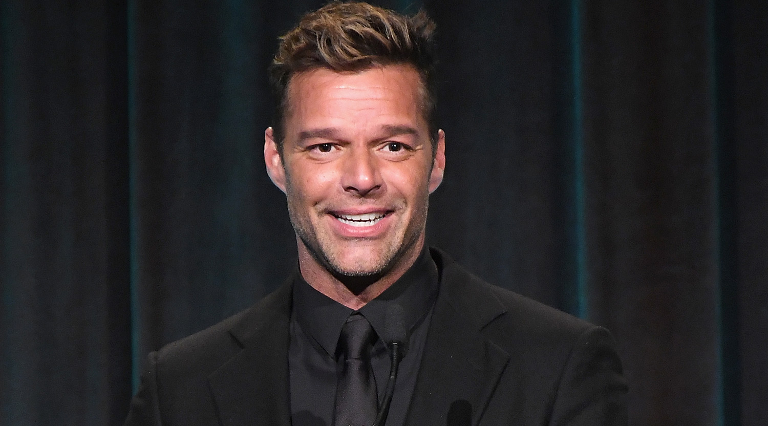 Ricky Martin Bares Ripped Abs in Super Hot Pic! | Ricky Martin ...