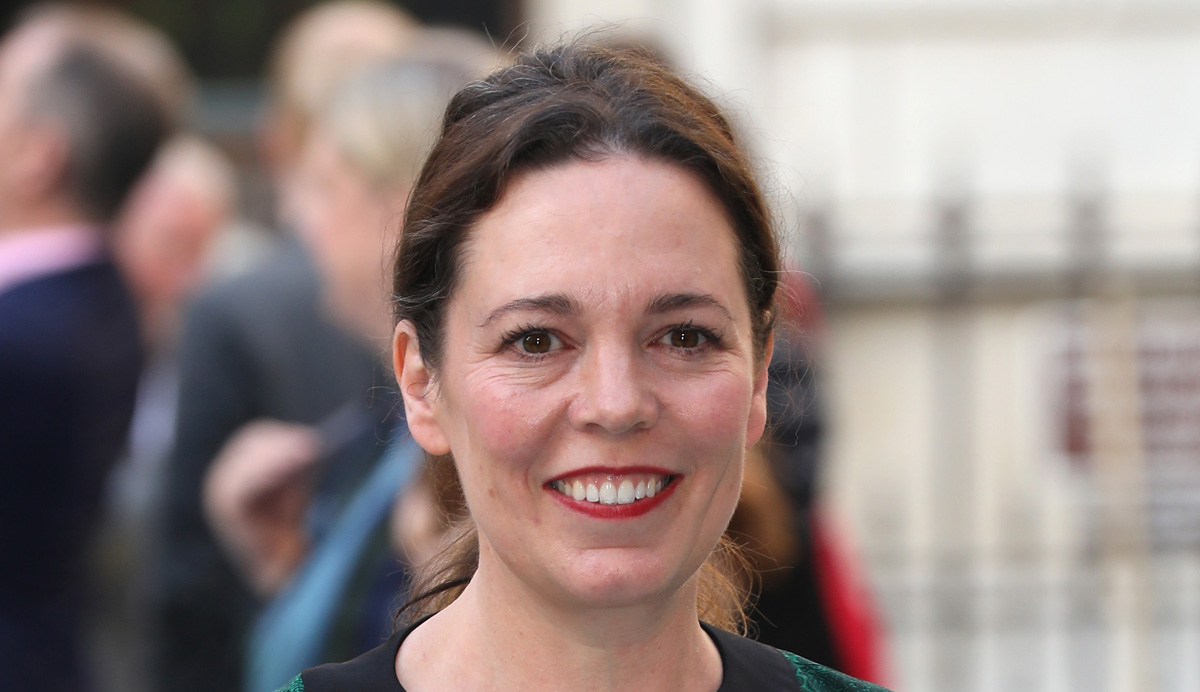 Olivia Colman as Queen Elizabeth in ‘The Crown’ – First Look Photo ...
