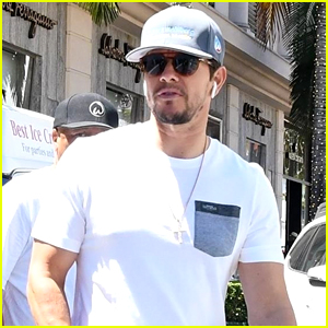 Mark Wahlberg Kicks Off His Day with 4am Workout! | Mark Wahlberg ...