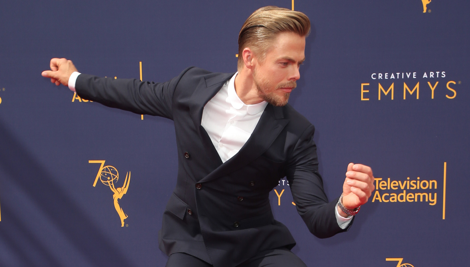 Derek Hough Dances Down the Carpet at Creative Arts Emmys | 2018 Emmy ...