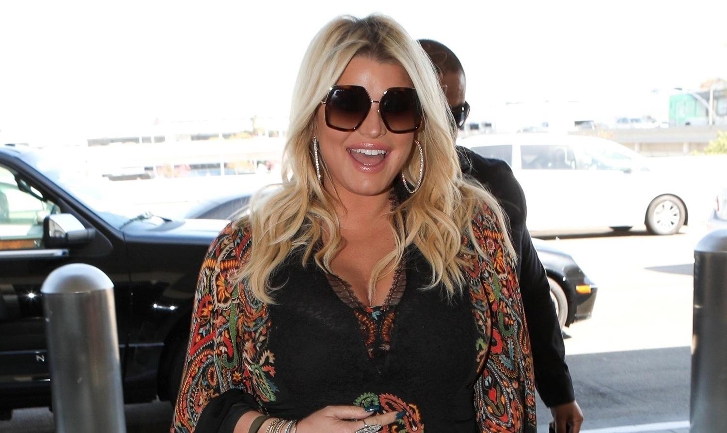 Jessica Simpson Cradles Baby Bump After Announcing Third Pregnancy ...