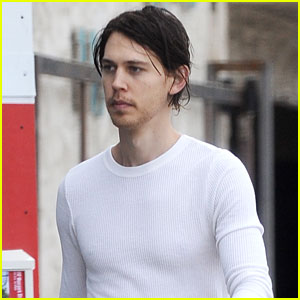 Austin Butler Flaunts Dark Hair For New Film Role | Austin Butler ...