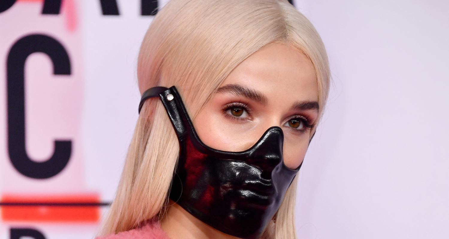 Poppy Hides Her Face with a Mask at American Music Awards 2018 | 2018 ...