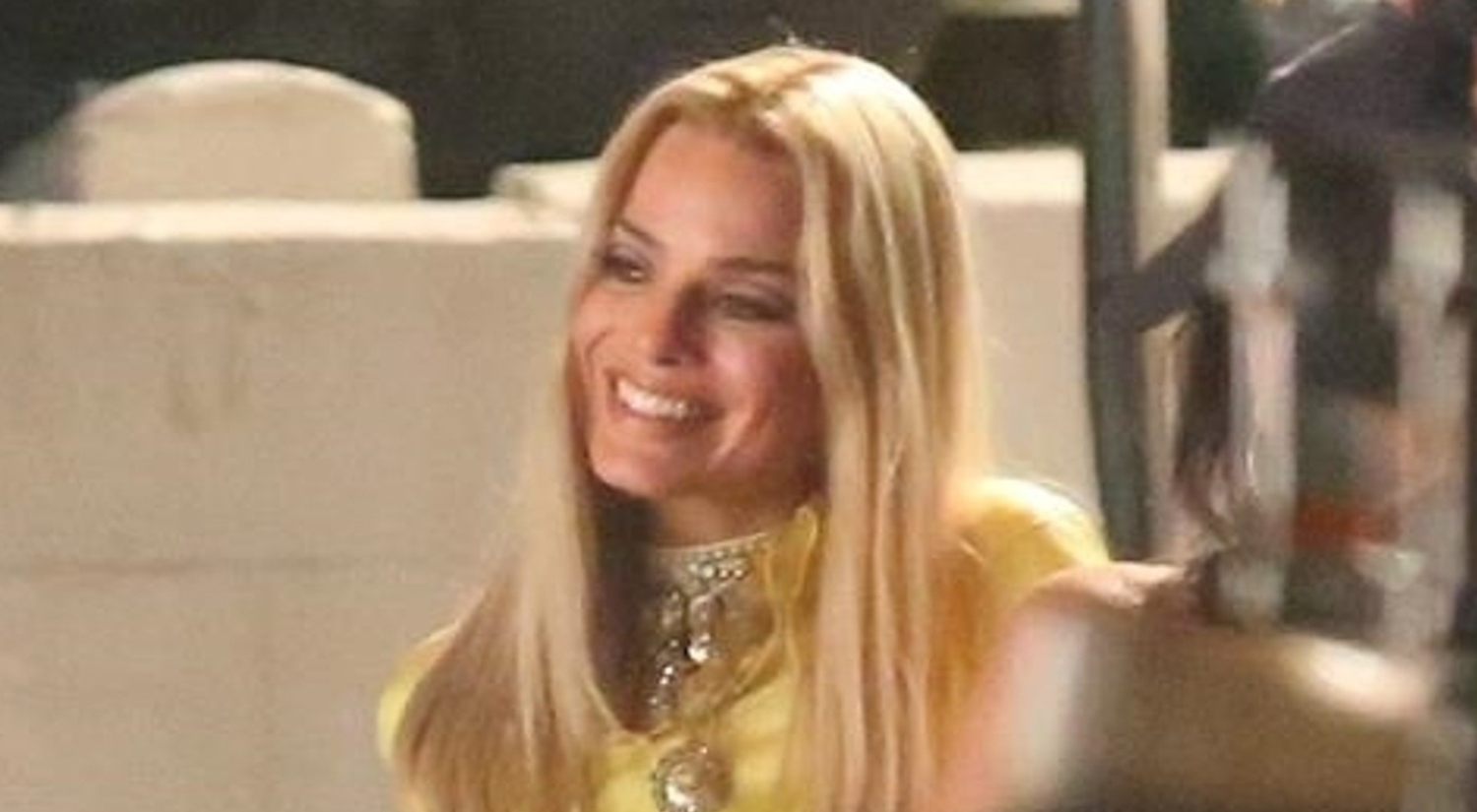 Margot Robbie Rocks Short-Shorts on ‘Once Upon a Time in Hollywood’ Set ...