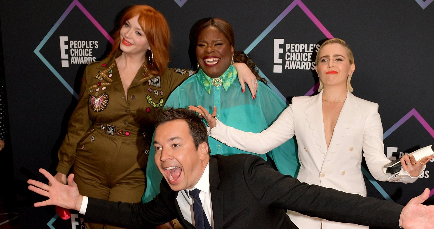 Jimmy Fallon Photobombs the ‘Good Girls’ Cast at Peoples’ Choice Awards ...