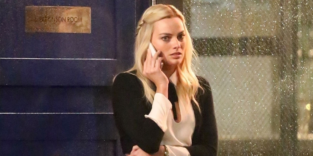 Margot Robbie Films a Phone Call Scene for Upcoming Roger Ailes Project ...