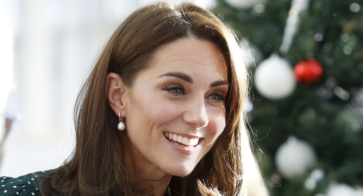 Kate Middleton Surprises Tourists at Palace By Driving Herself Right By ...