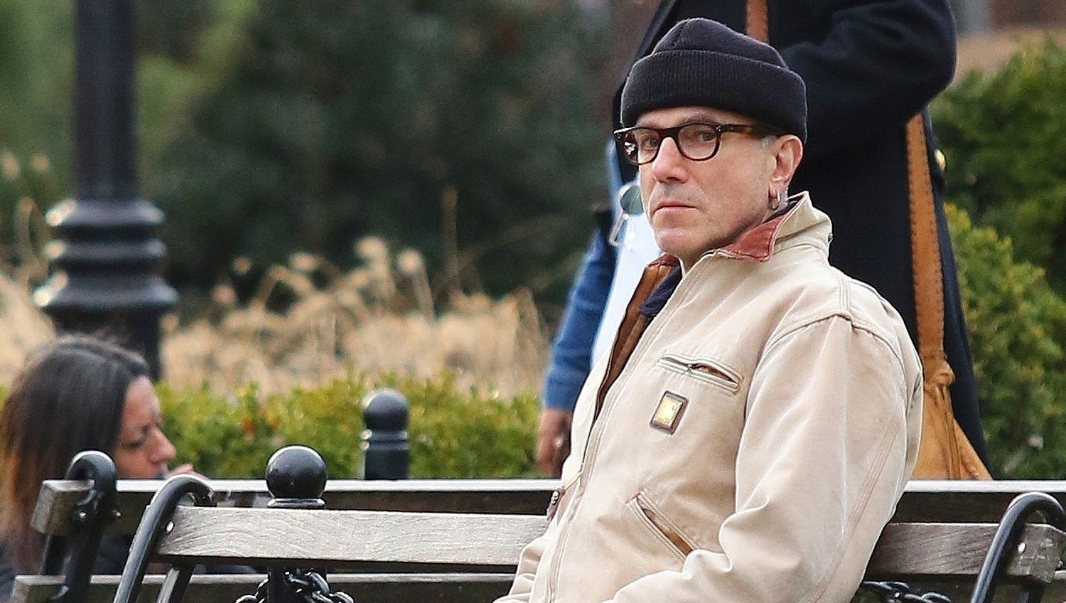 Daniel Day-Lewis Enjoys Some Quiet Time on New York Park Bench | Daniel ...