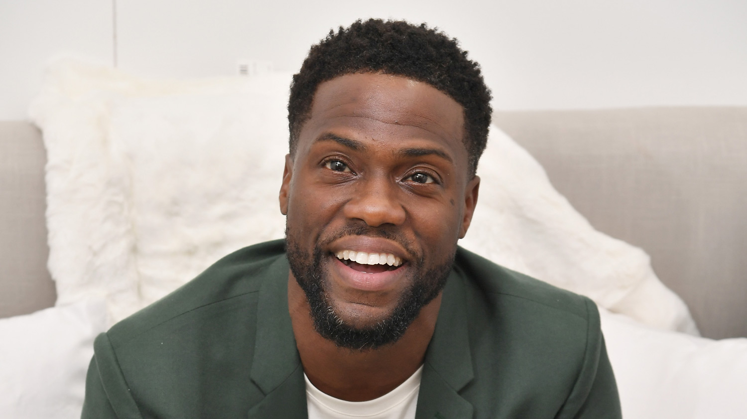 Kevin Hart Posts Message About Learning & Growth After His Ellen ...