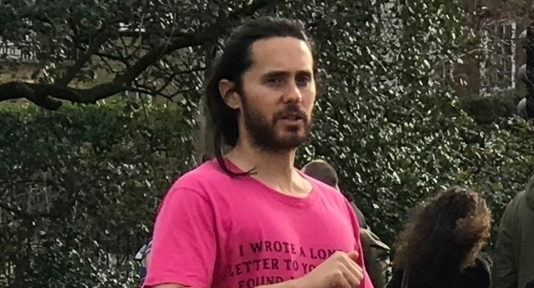 Jared Leto Hangs Out with a Friend in London | Jared Leto, Shirtless ...