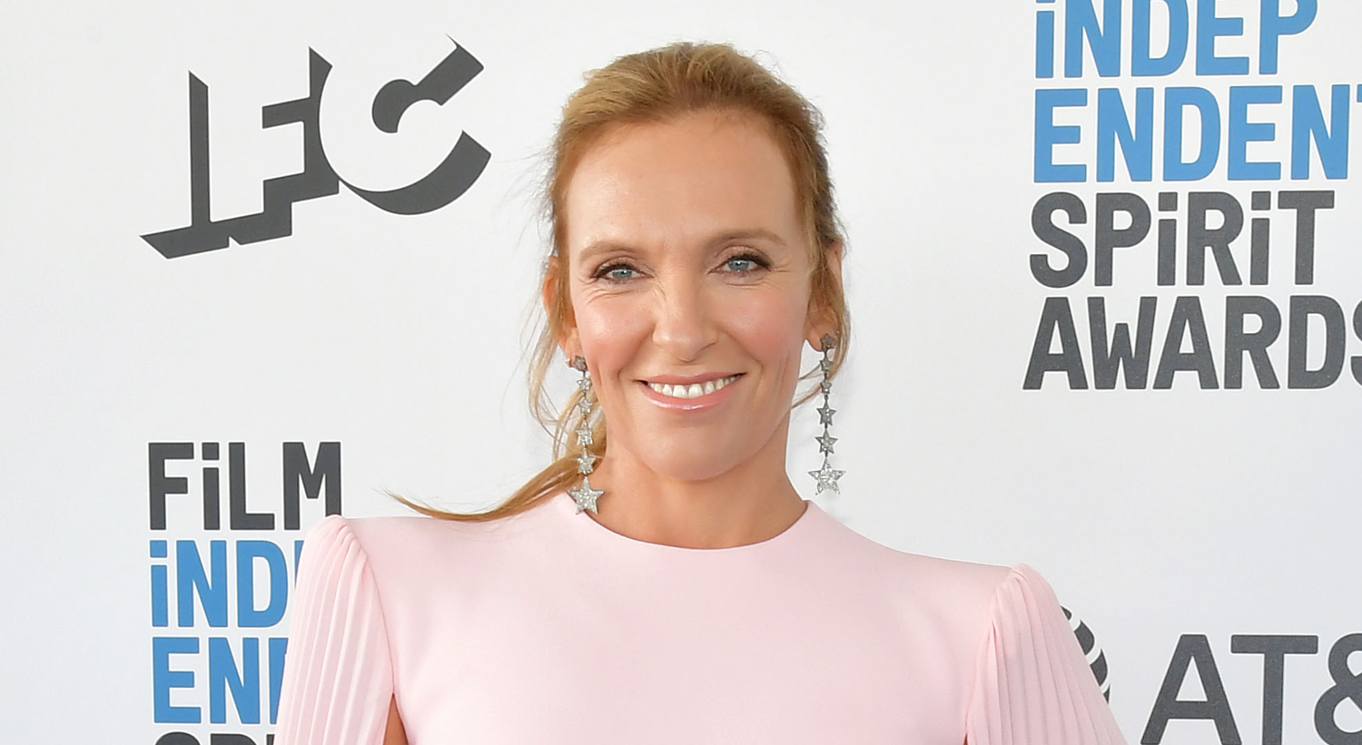 Toni Collette is Pretty in Pink at Spirit Awards 2019 | 2019 ...