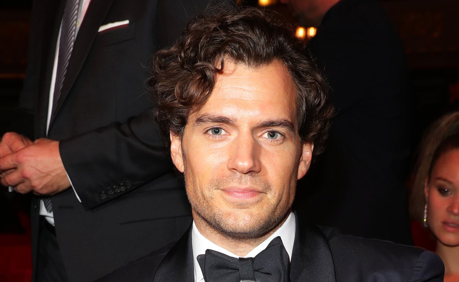 Henry Cavill Lifts Shirt to Reveal His Ripped (& Bruised) Abs | Henry ...