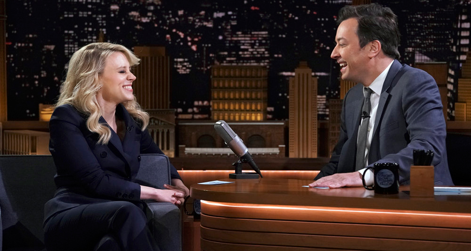 Kate McKinnon Plays Hilarious Round of Hold My Gaze with Jimmy Fallon ...