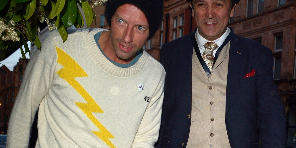 Chris Martin Brings Some Books to Dinner in London! | Chris Martin ...