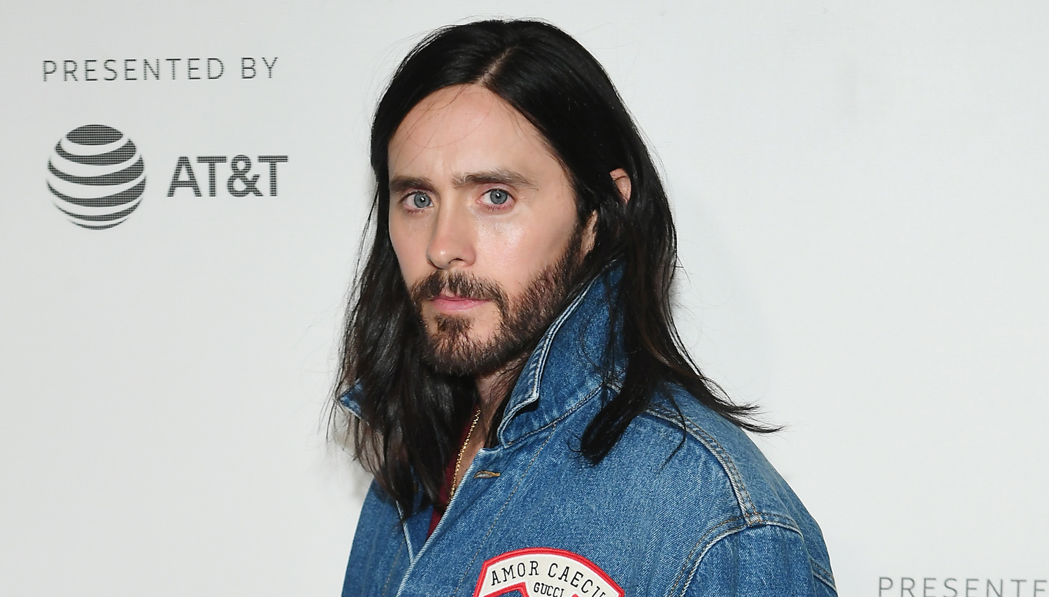 Shirtless Jared Leto Dons a Towel, Shows Off Abs in Mirror Pic | Jared ...