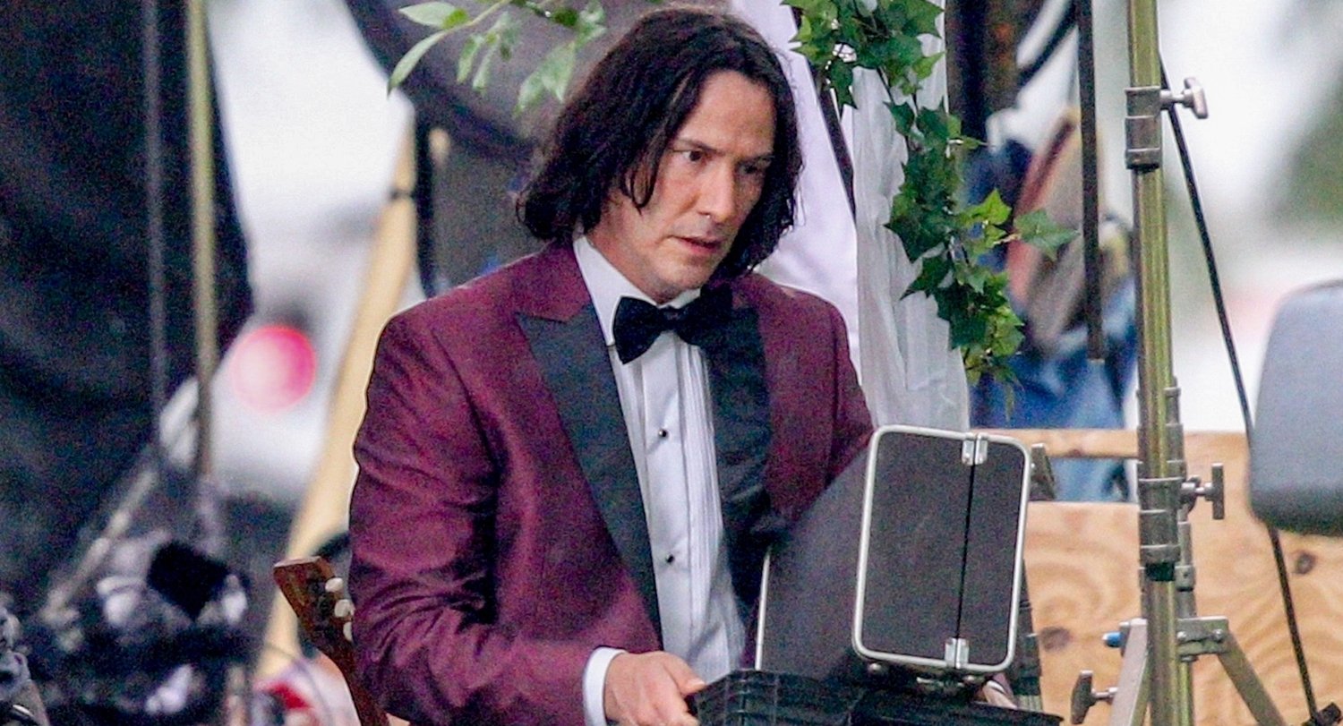Keanu Reeves Suits Up in Purple for ‘Bill & Ted Face the Music’ Scene ...