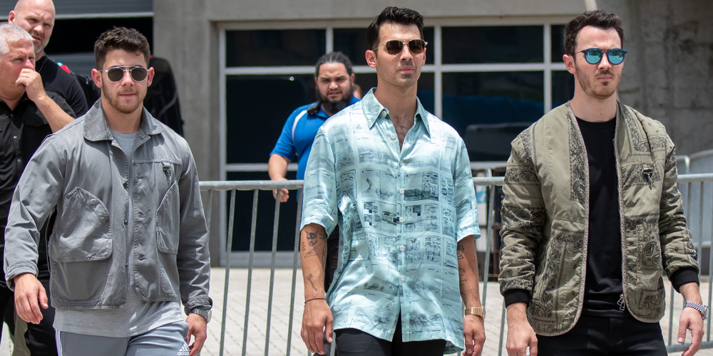 Jonas Brothers Spend Time With Fans Before ‘Happiness Begins’ Tour ...