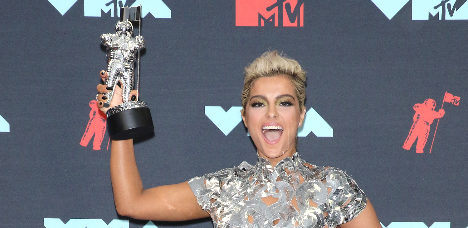 Bebe Rexha Celebrates First Ever MTV VMAs Win! | 2019 MTV VMAs, Bebe ...