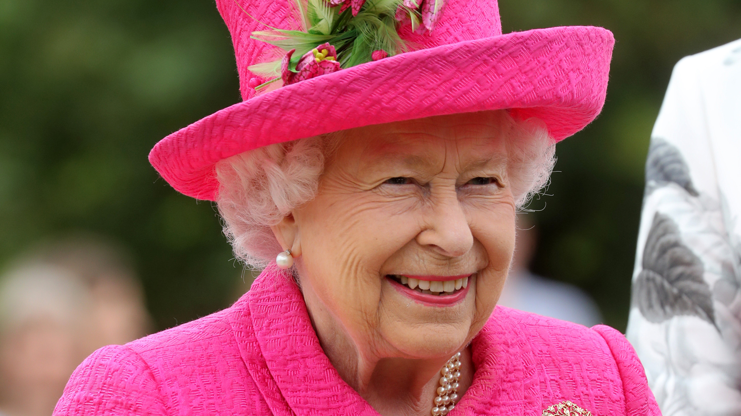 Queen Elizabeth Had to Give This Star a Lesson on Table Manners ...
