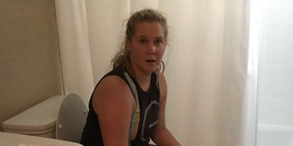 Amy Schumer Posts Throwback Picture Sitting on Toilet Finding Out She ...