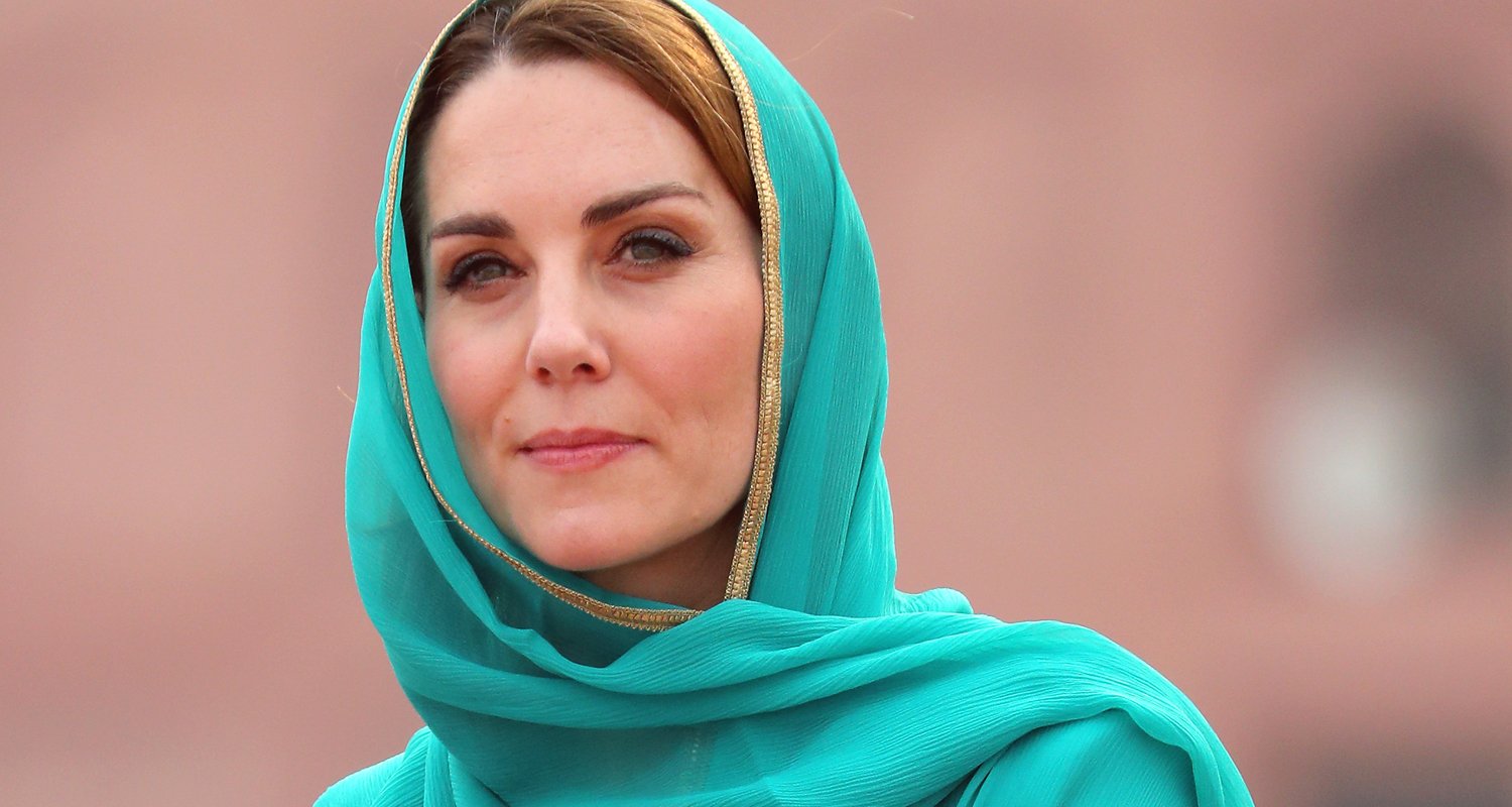 Kate Middleton Visits a Mosque in Pakistan in Traditional Attire with ...