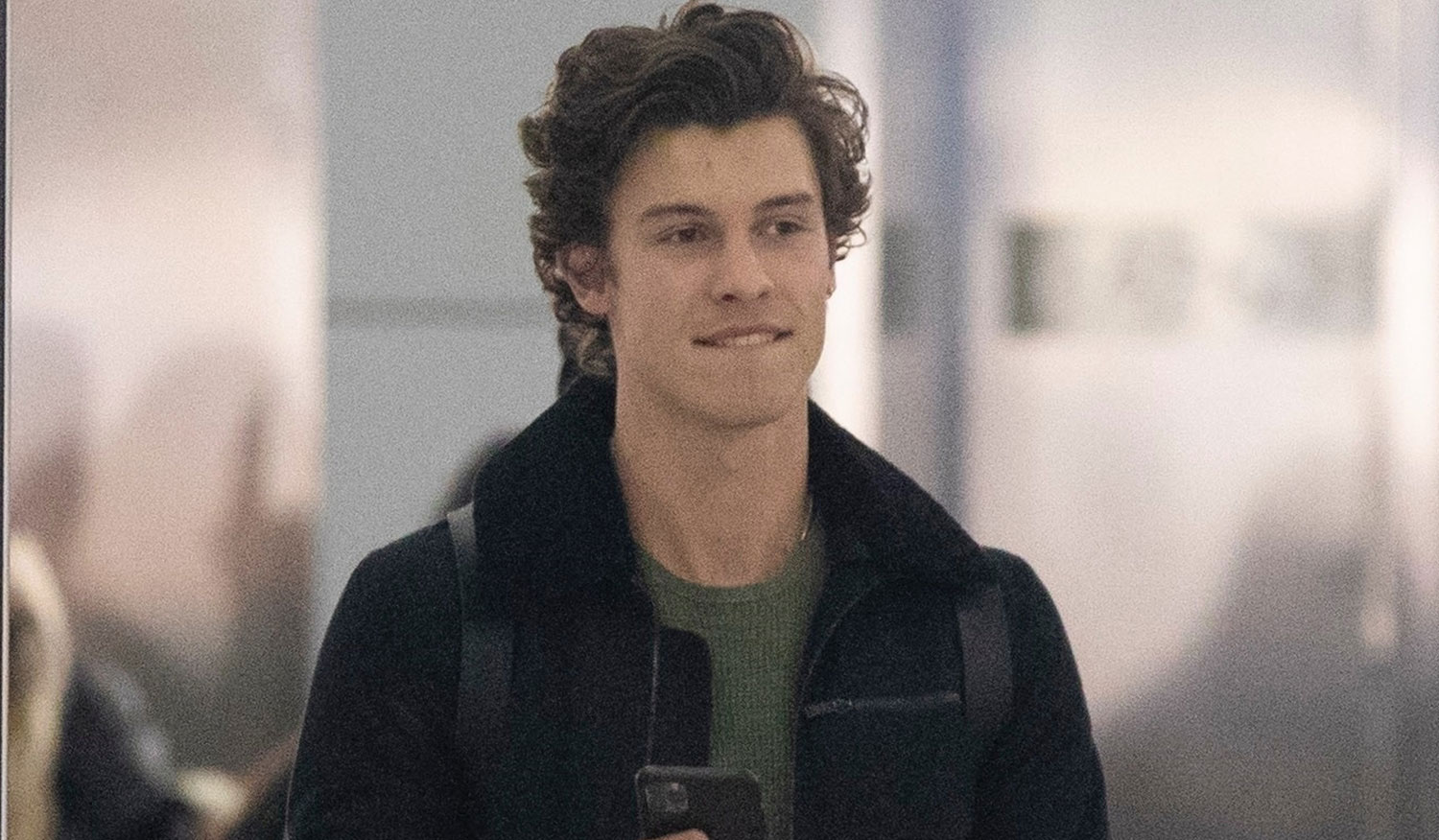 Shawn Mendes Arrives Back in L.A., Added to AMAs Lineup! | Shawn Mendes ...