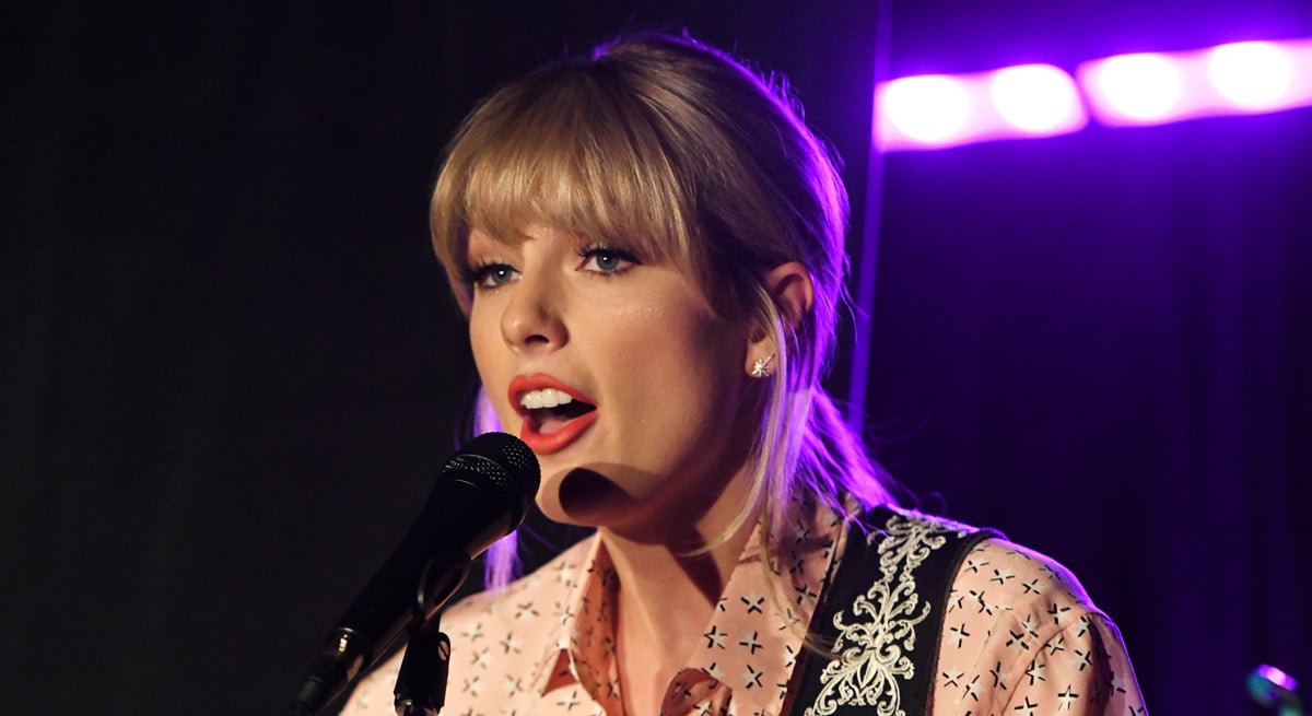 Here’s Why Taylor Swift Still May Not Perform Her Old Songs at AMAs ...