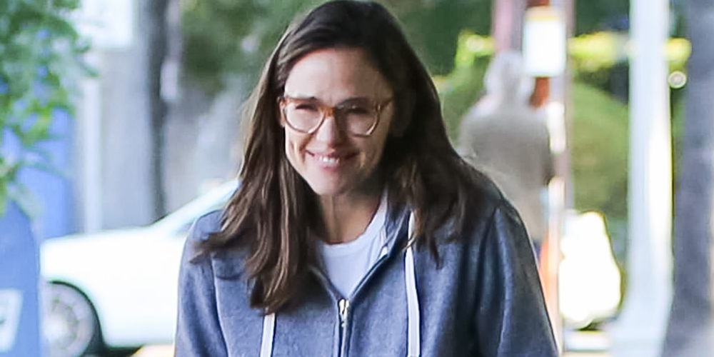 Jennifer Garner Makes a Coffee Run After Tyler Cameron’s Tinder ...