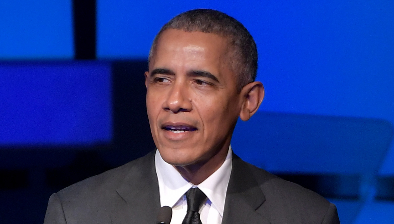 Barack Obama Spotted Going Shirtless While in Hawaii! | Barack Obama ...