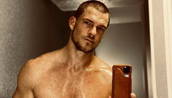 ‘Titans’ Star Alan Ritchson Bares Ripped Body Along with Empowering ...