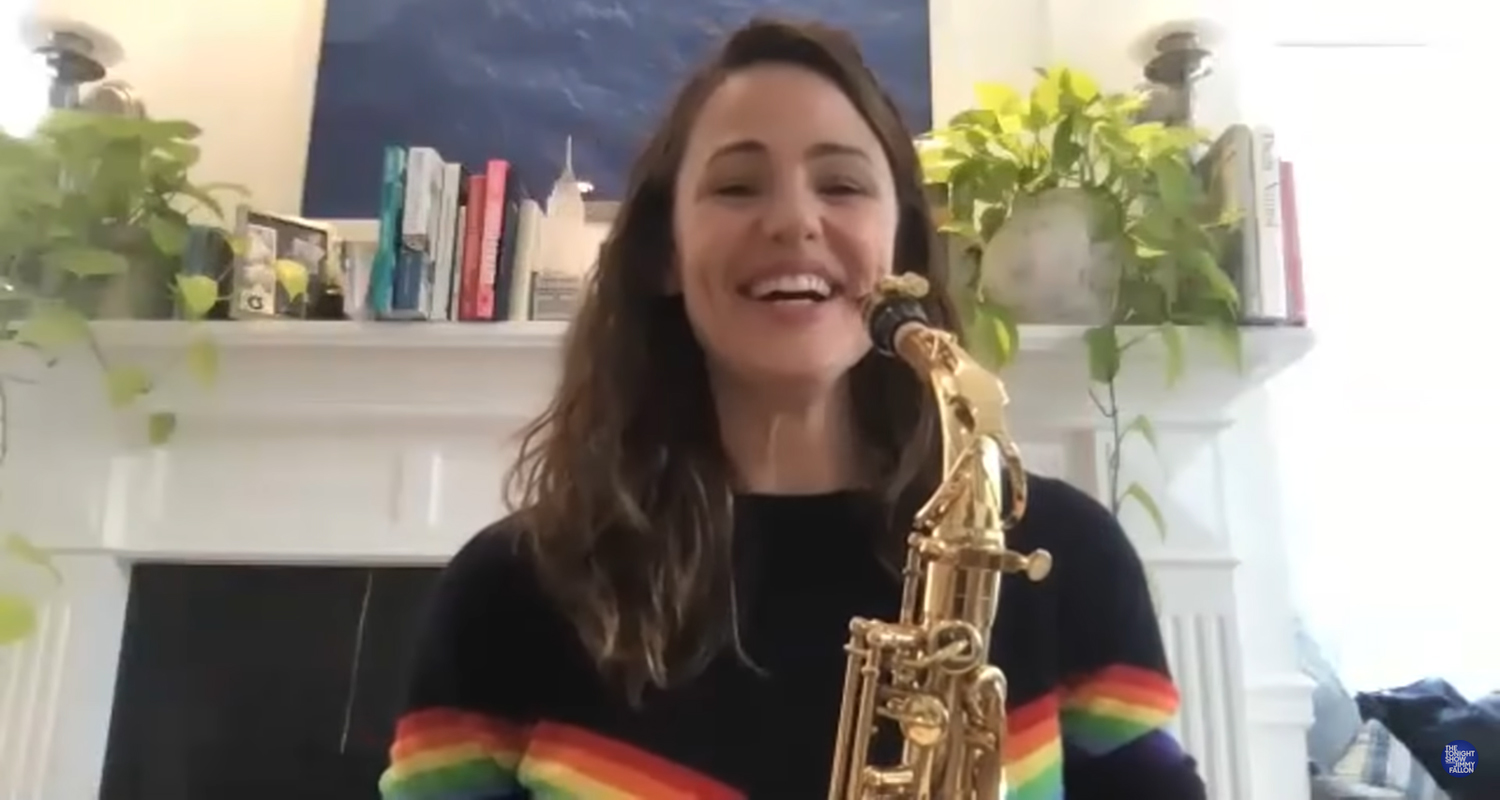 Jennifer Garner Plays ‘Happy Birthday’ on Saxophone for Jimmy Fallon’s ...