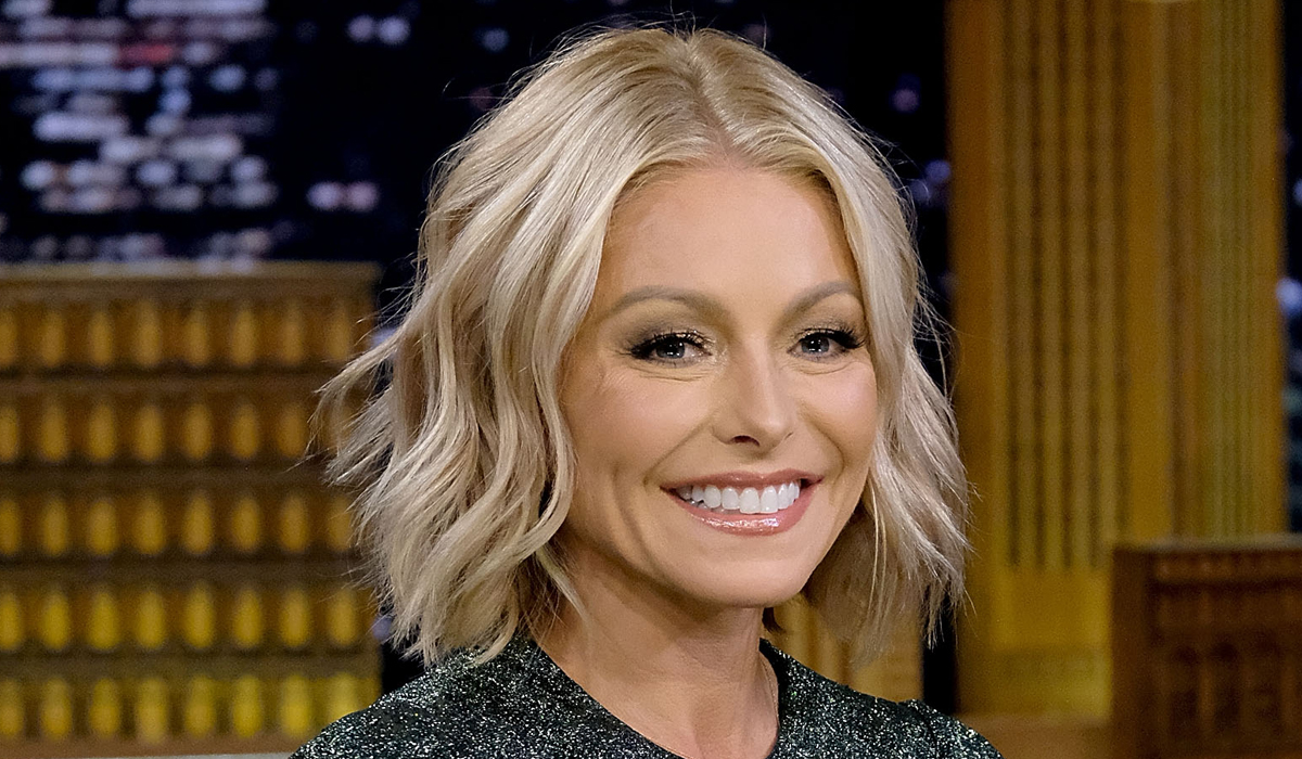 Kelly Ripa Shows Off Her Grey Roots Amid Sheltering in Place Order ...