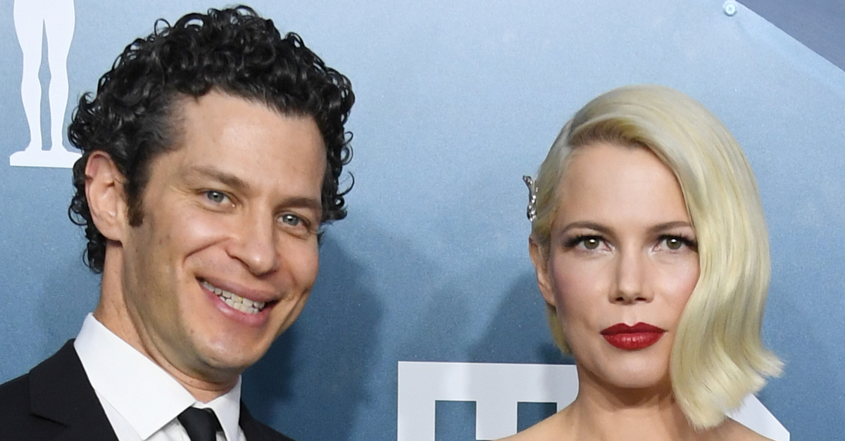 Pregnant Michelle Williams Marries Thomas Kail in Secret Wedding ...