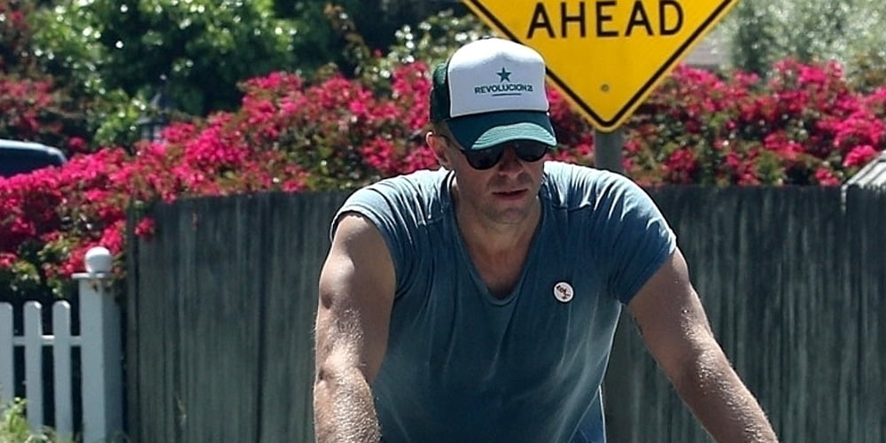Chris Martin Shows Off His Muscles on a Bike Ride in Malibu | Chris ...