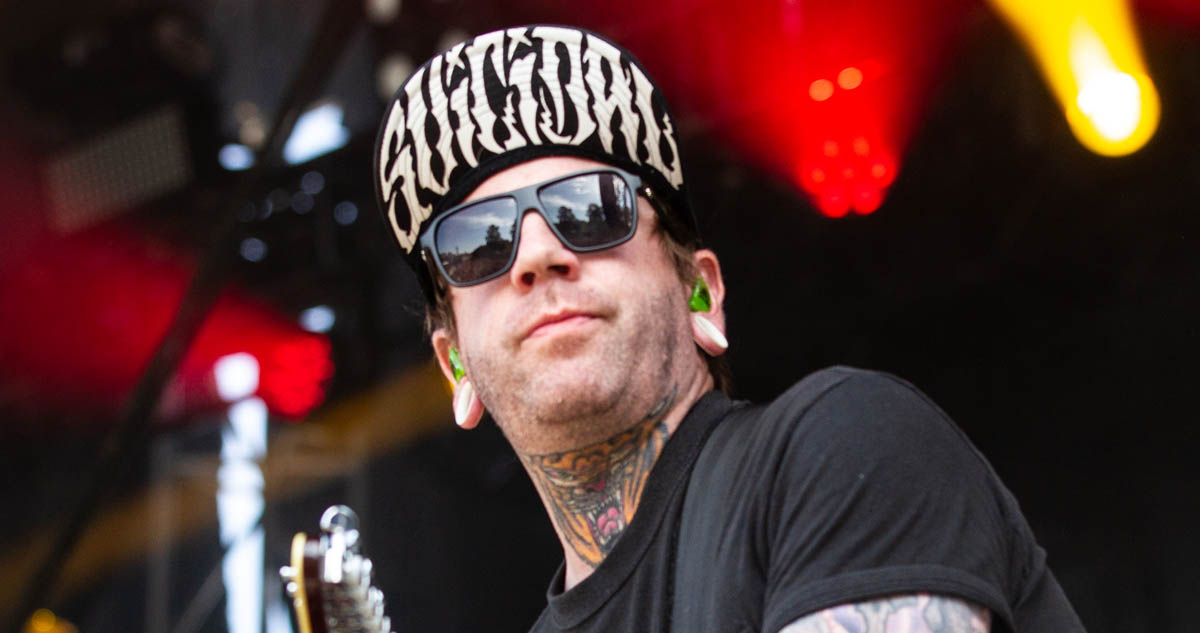 Derek Jones Dead – Falling in Reverse Guitarist Dies at 35 | Derek ...
