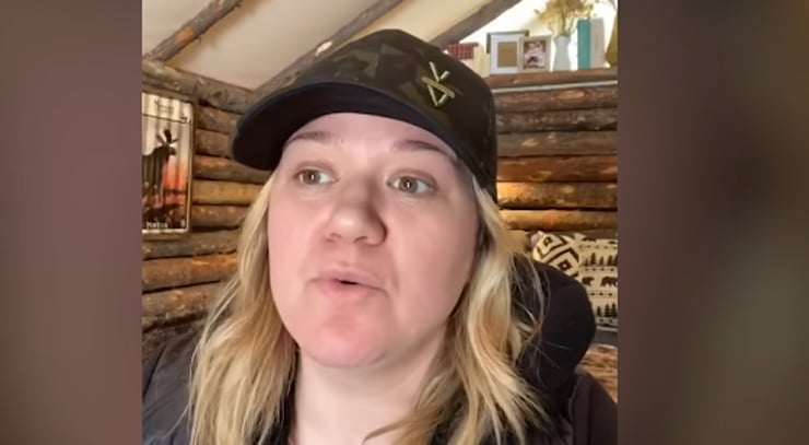 Kelly Clarkson Gives Tour of Stunning Family Ranch in Montana – Watch ...