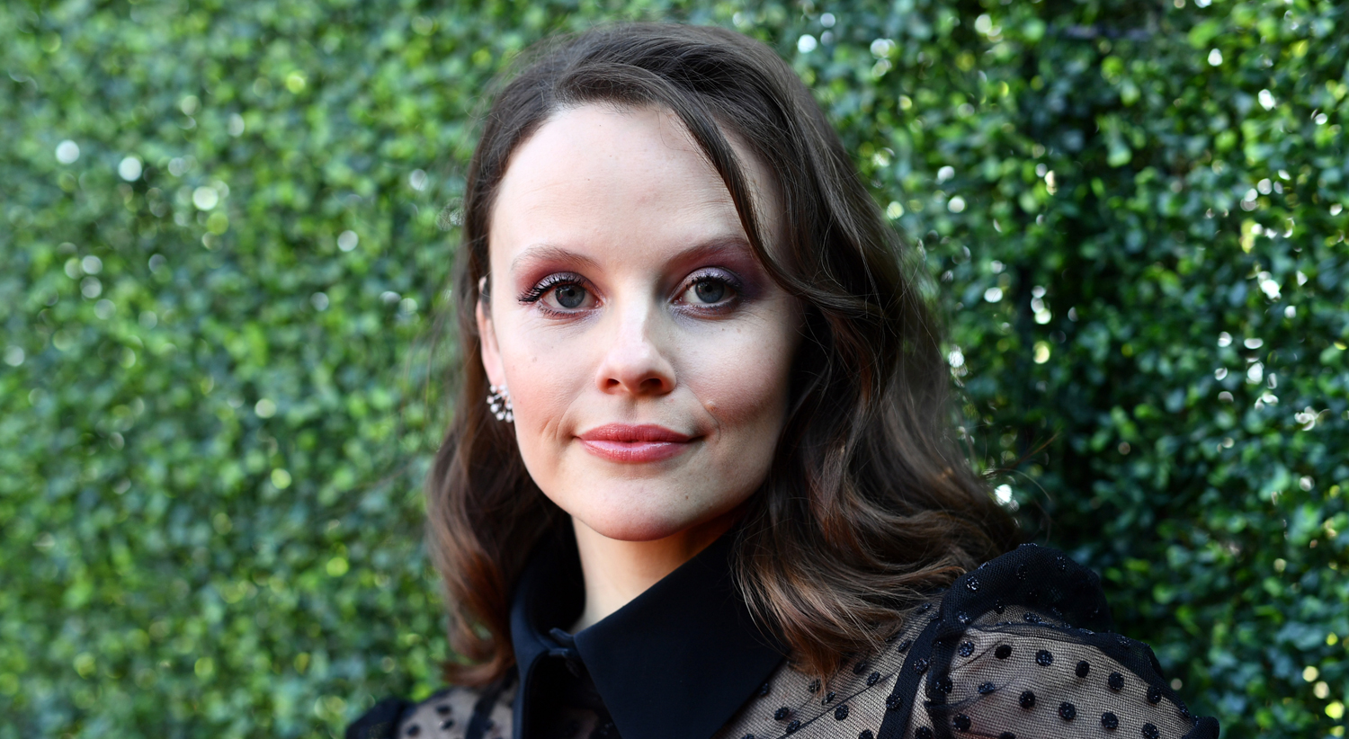 Sarah Ramos Recreates Classic Scenes from ‘Marriage Story’, ‘Riverdale ...