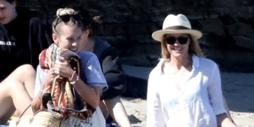 Robin Wright Meets Up With Daughter Dylan Penn at the Beach | Clement ...