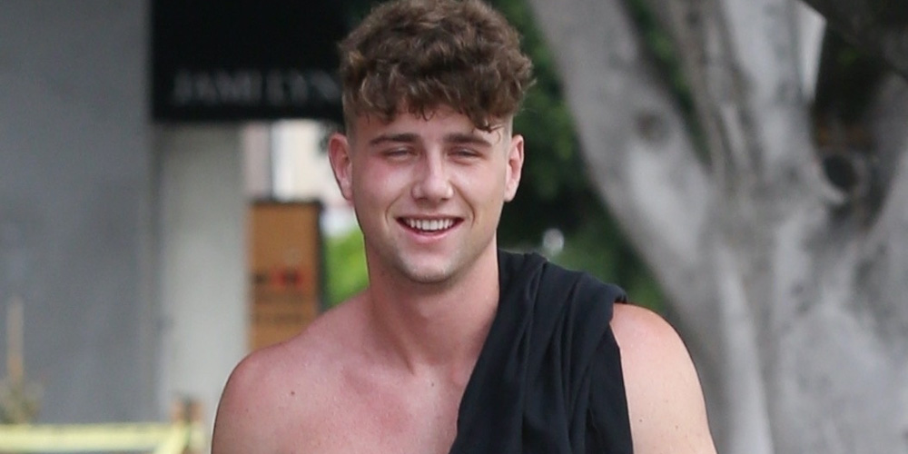 Too Hot to Handle’s Harry Jowsey Is All Smiles Shirtless After ...