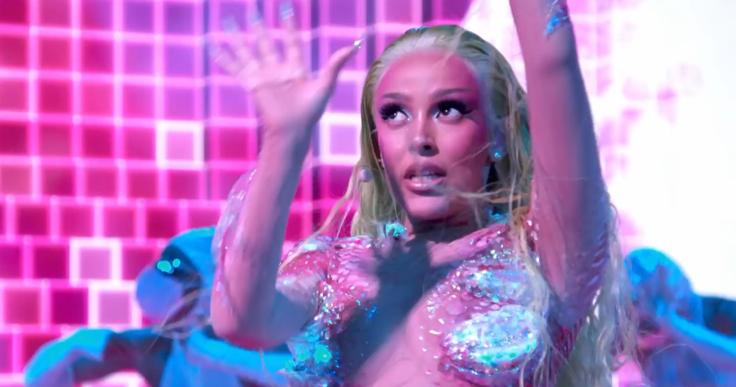 Doja Cat Heads Out of This World for ‘Say So’ & ‘Like That’ Performance ...