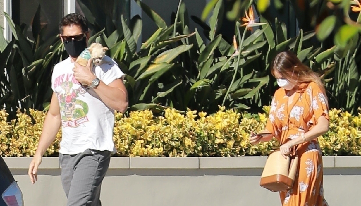 Sofia Vergara & Joe Manganiello Step Out with Their Cute Dog ...