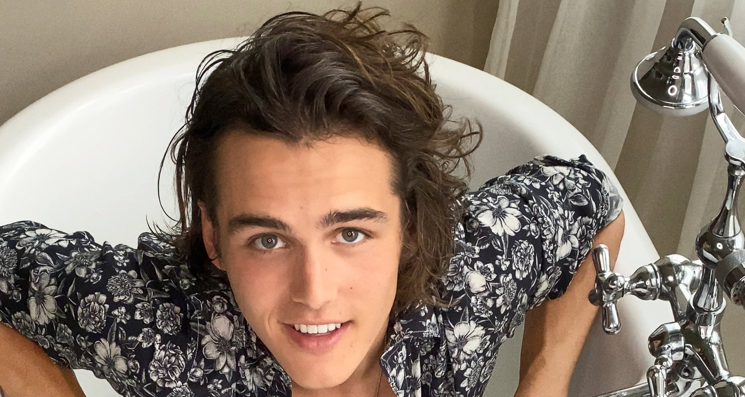 Get To Know Julie & The Phantoms’ Charlie Gillespie! (Exclusive) | 10 ...