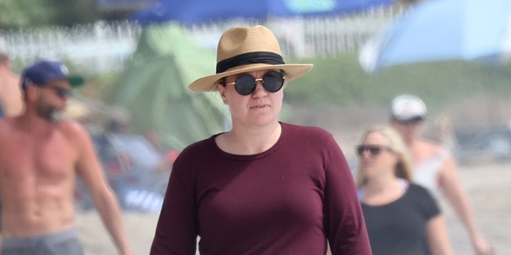 Kelly Clarkson Enjoys a Day at the Beach After Opening Up About Divorce ...