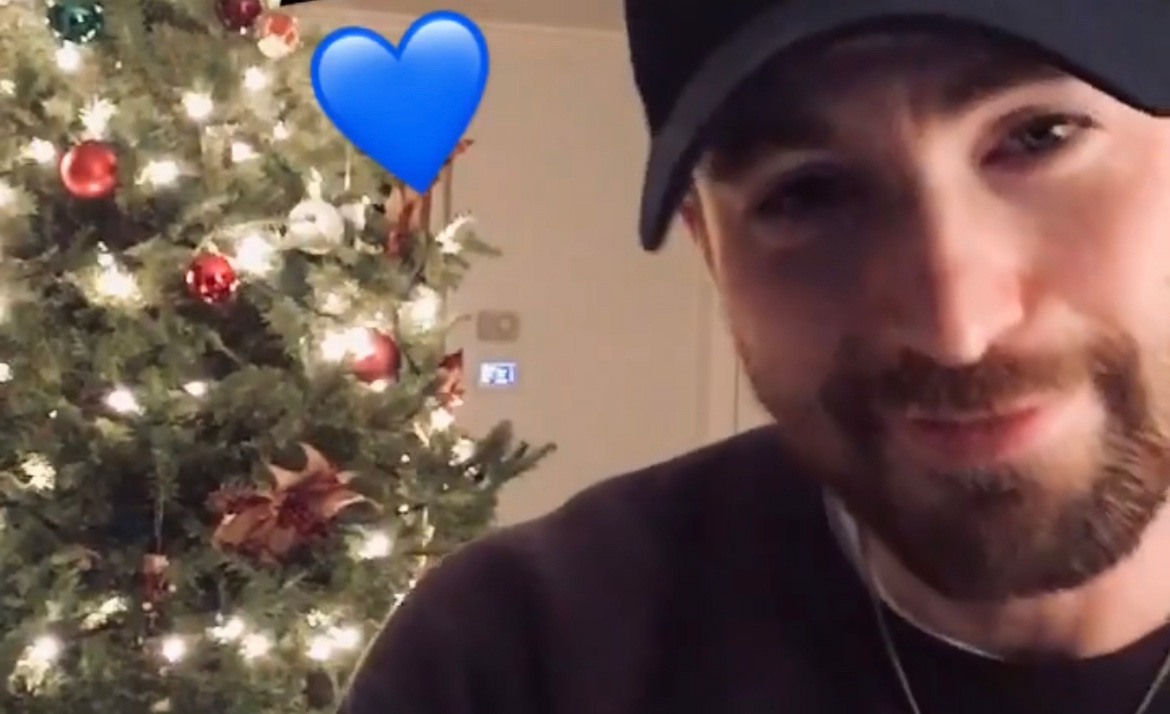 Chris Evans Played the Piano For His Fans on Christmas (Video) | 2020 ...