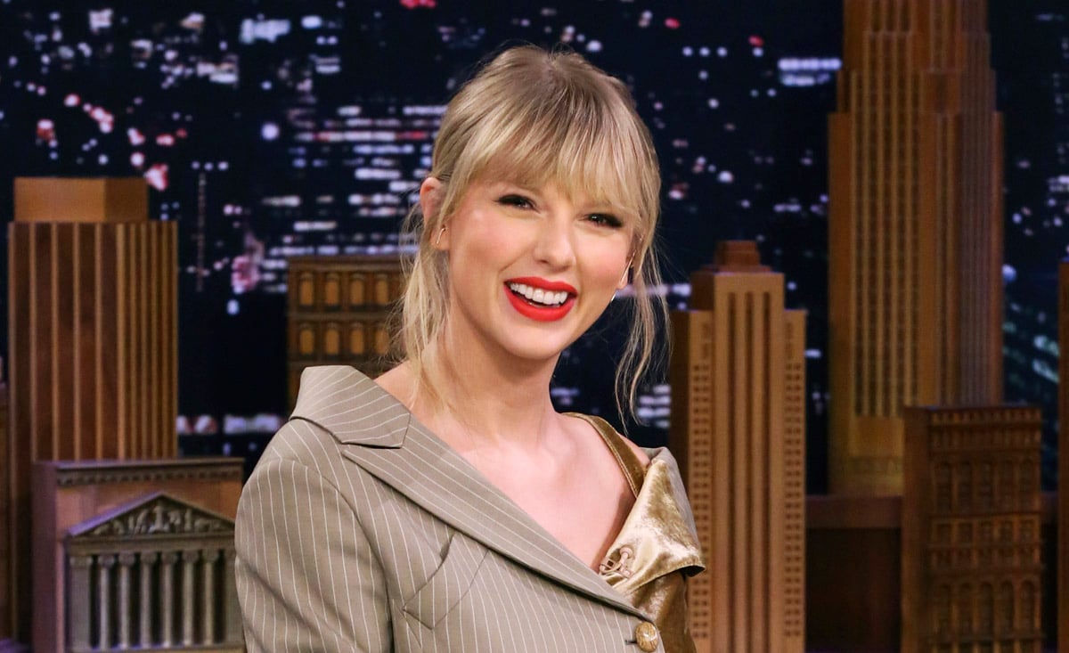 Taylor Swift Debuts Re-Recorded ‘Love Story’ in Ryan Reynolds ...