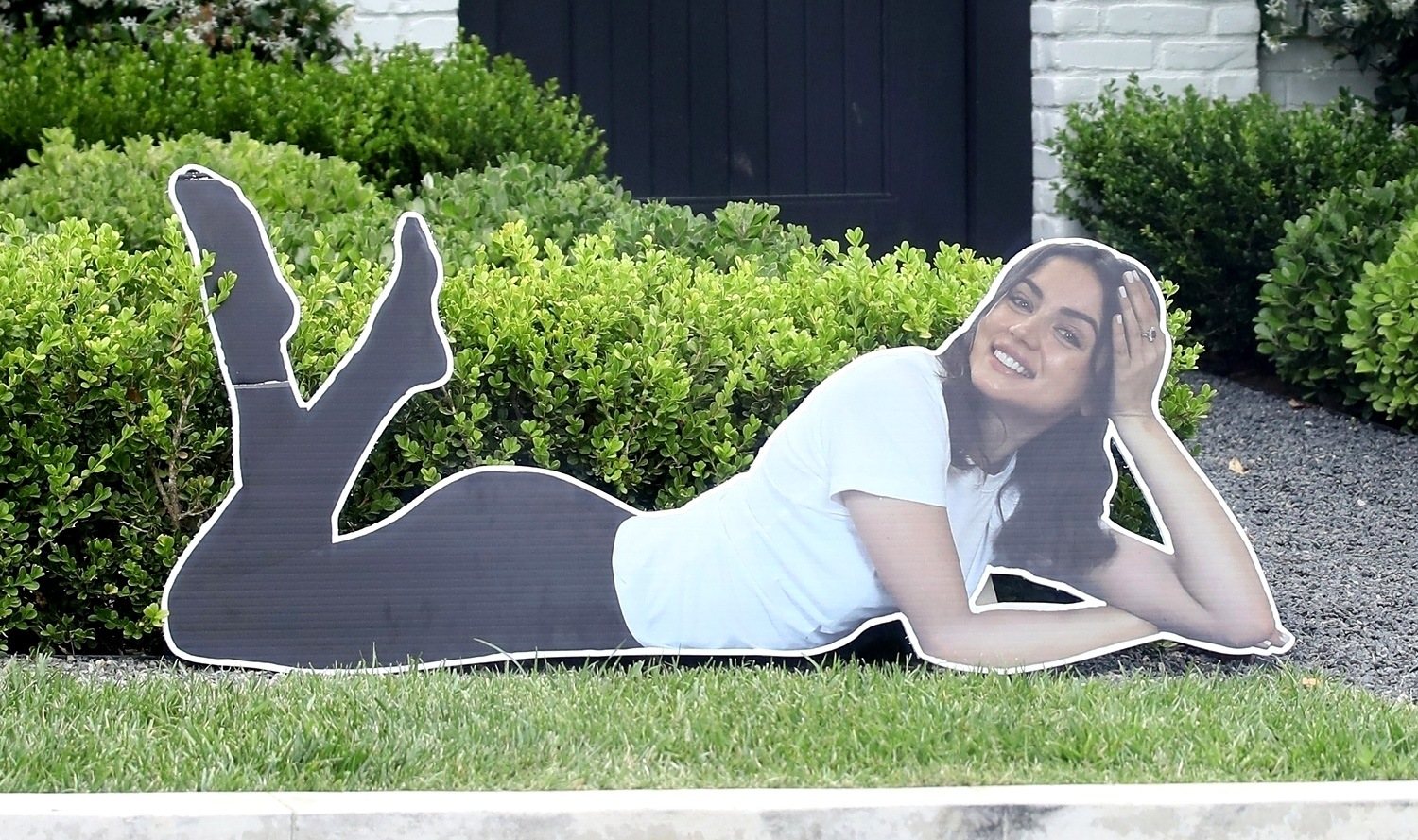 Ben Affleck’s Cardboard Cut-Out of Ana de Armas Was Just Spotted in the ...