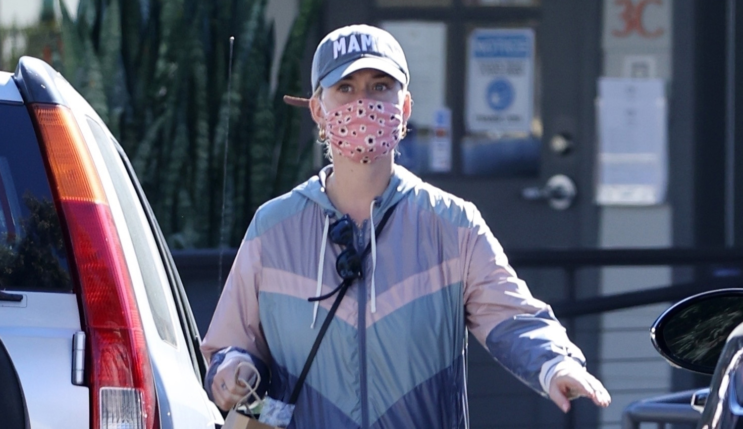 Katy Perry Shows Off Her ‘Mama’ Pride While Running Errands | Katy ...